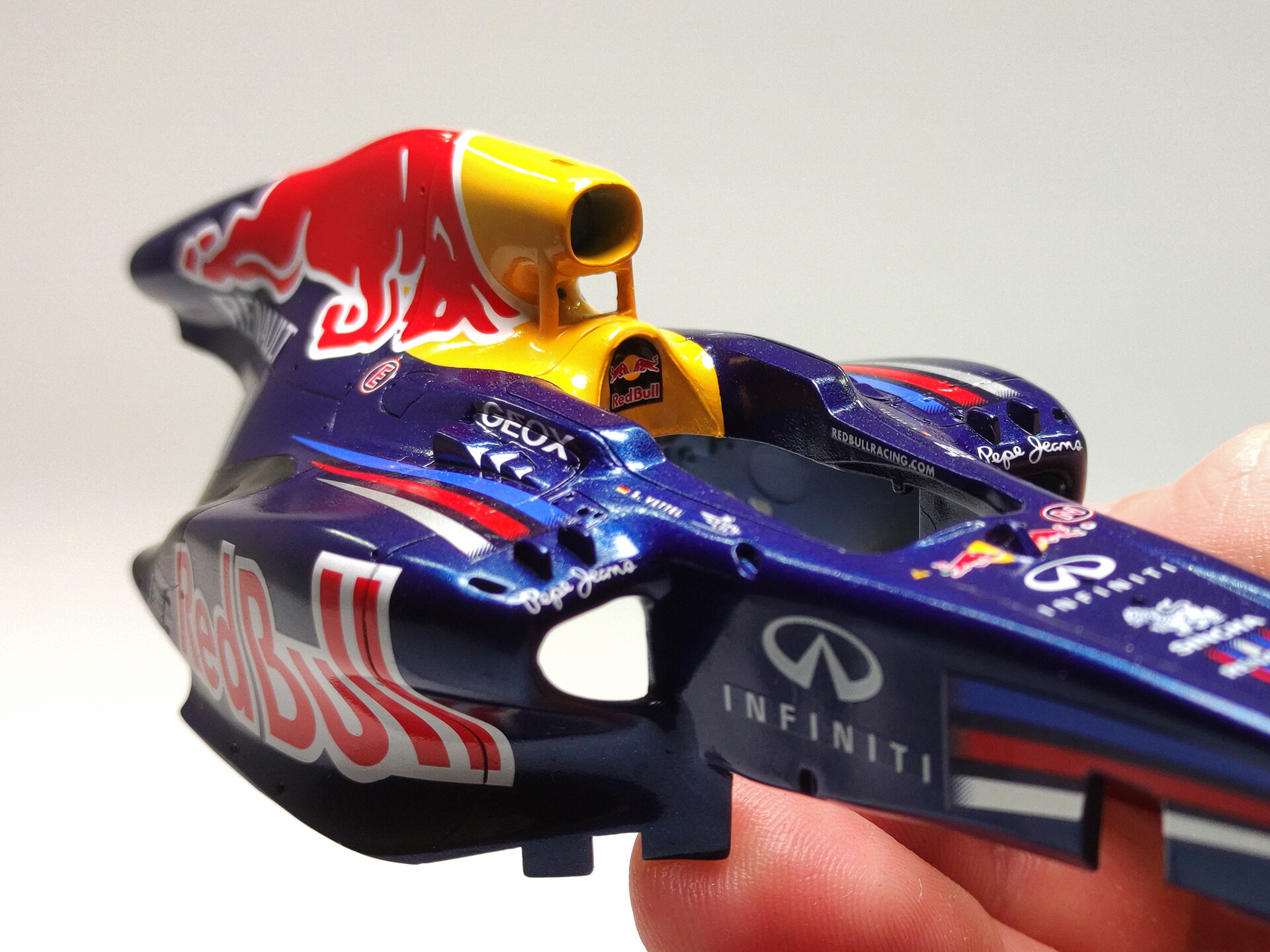 Red Bull Racing RB8 (Sebastian Vettel) | Revell 1:24