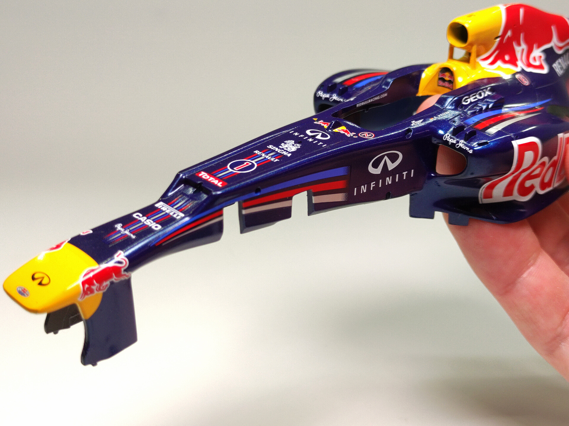 Red Bull Racing RB8 (Sebastian Vettel) | Revell 1:24