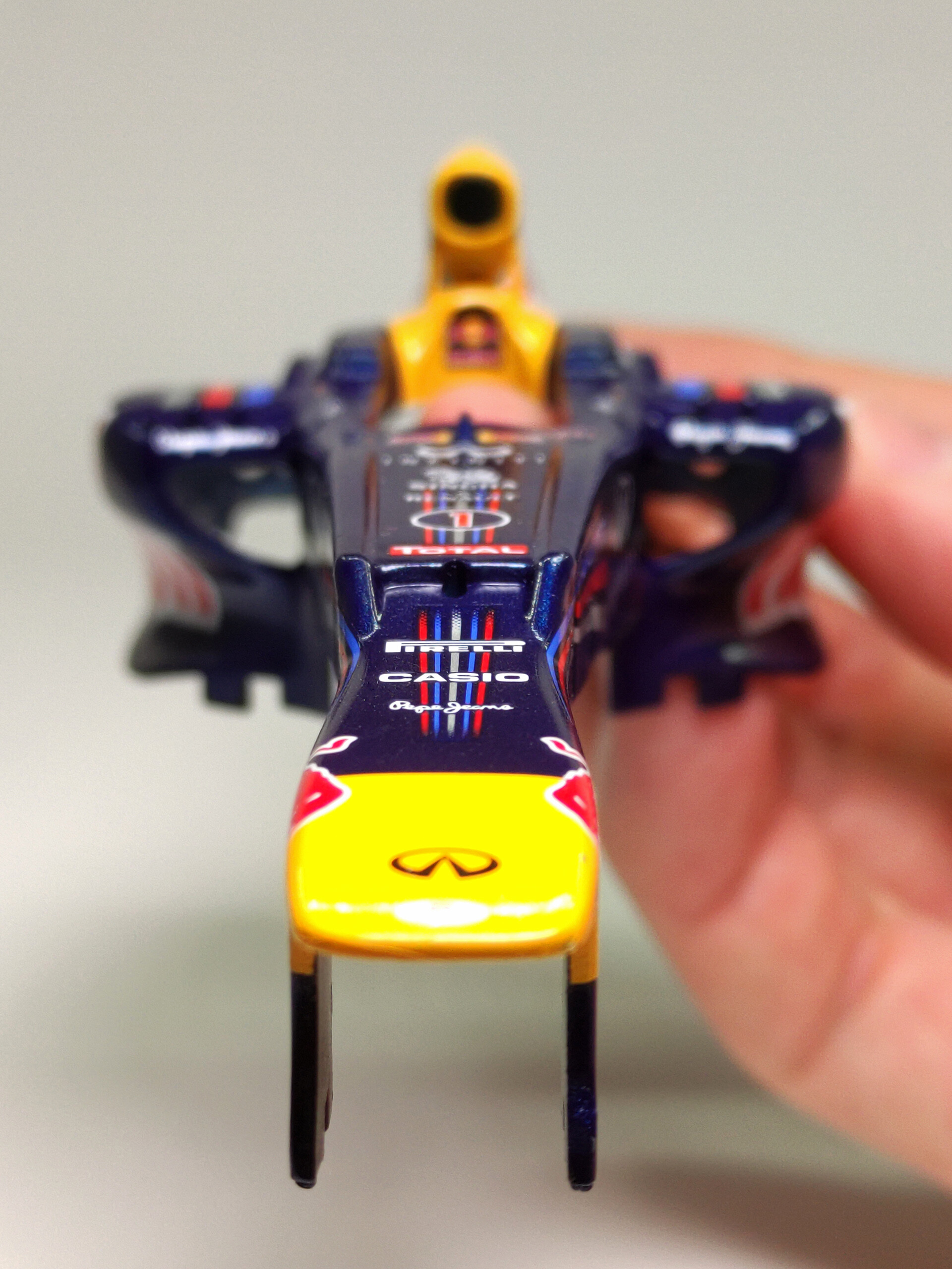 Red Bull Racing RB8 (Sebastian Vettel) | Revell 1:24
