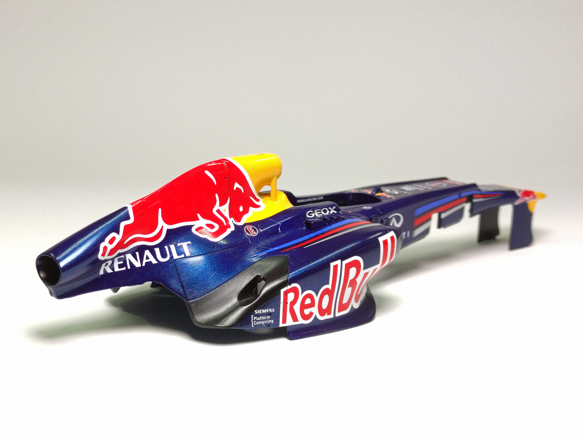Red Bull Racing RB8 (Sebastian Vettel) | Revell 1:24