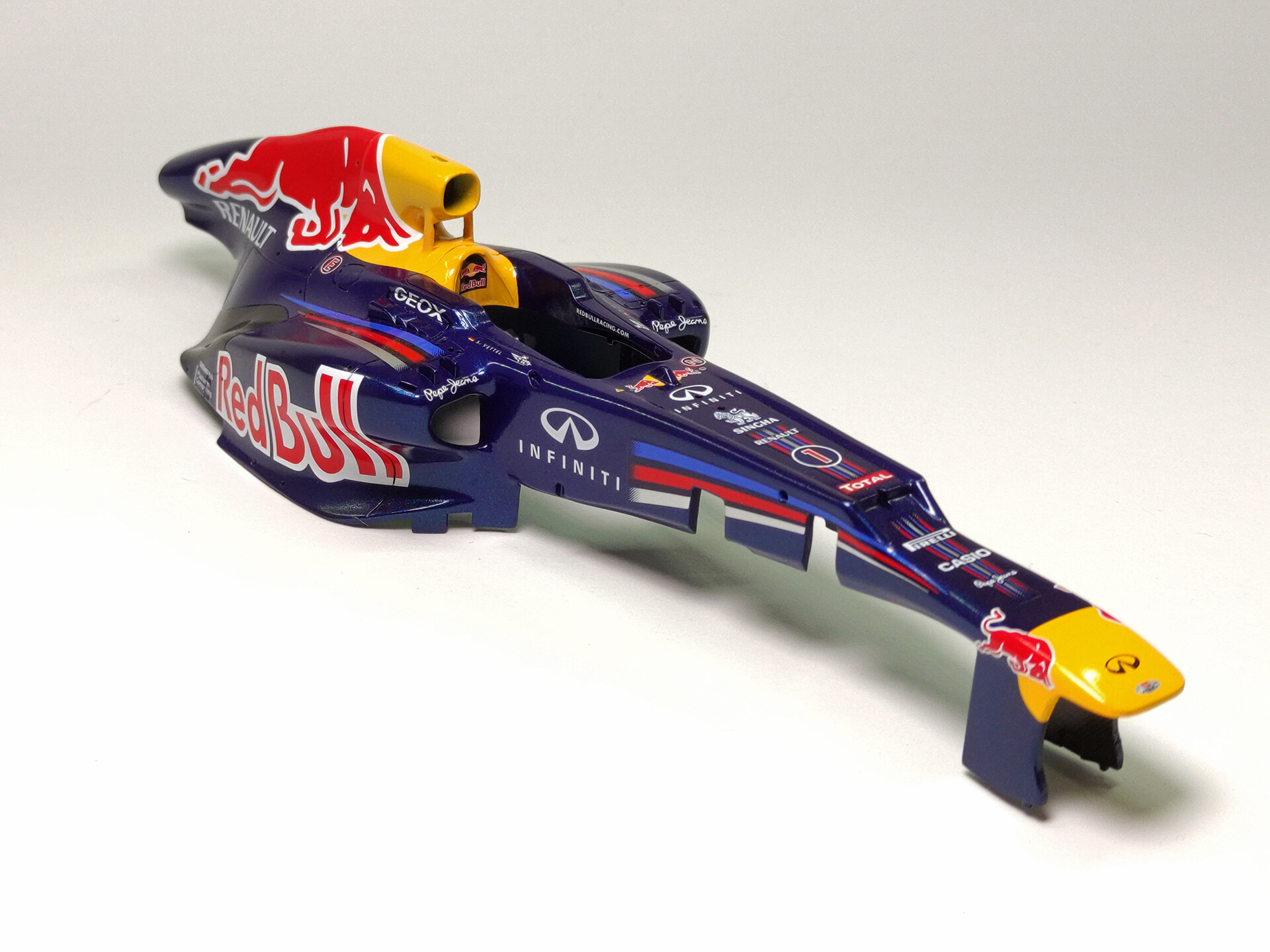 Red Bull Racing RB8 (Sebastian Vettel) | Revell 1:24