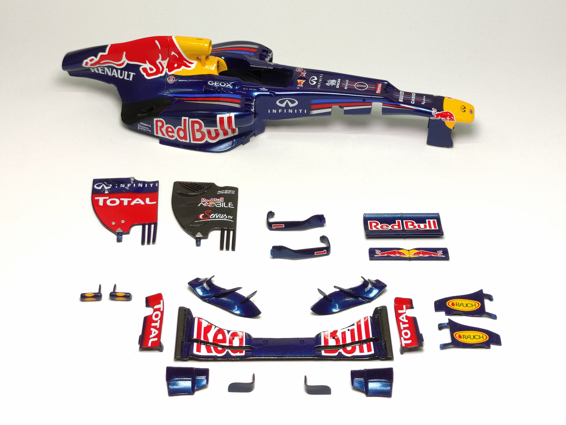 Red Bull Racing RB8 (Sebastian Vettel) | Revell 1:24
