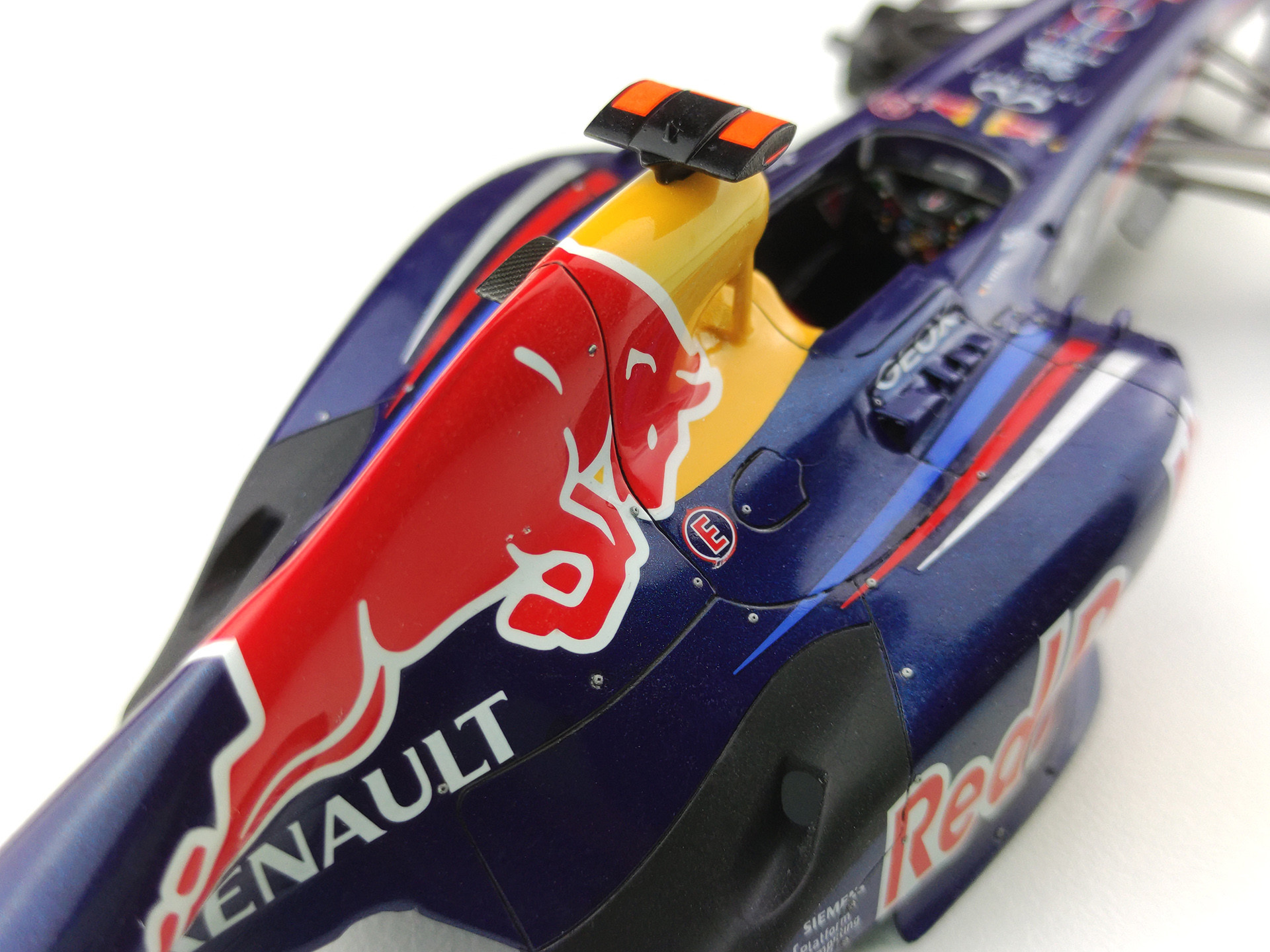 Red Bull Racing RB8 (Sebastian Vettel) | Revell 1:24