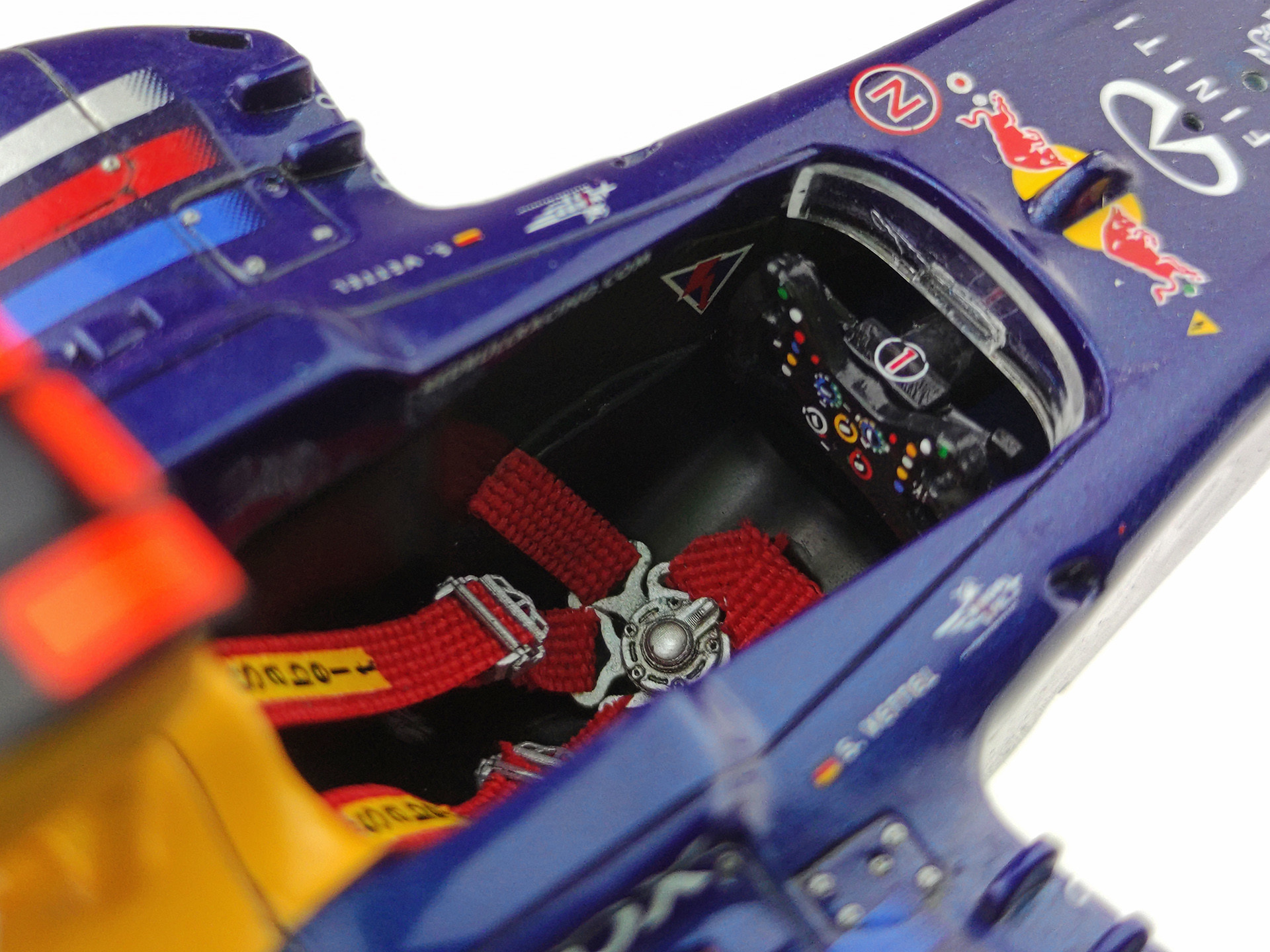 Red Bull Racing RB8 (Sebastian Vettel) | Revell 1:24