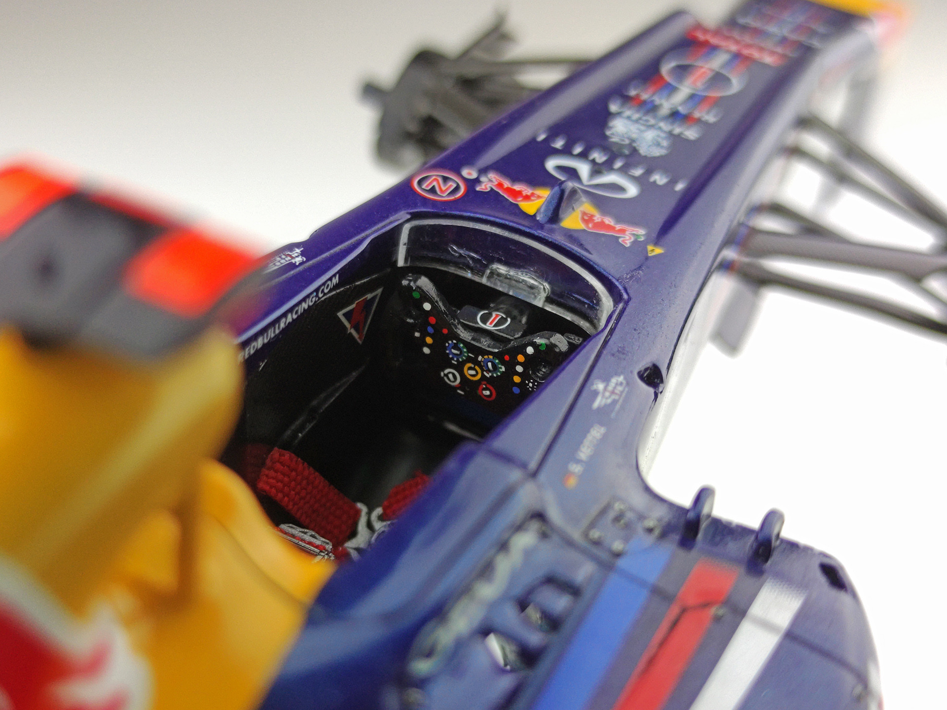 Red Bull Racing RB8 (Sebastian Vettel) | Revell 1:24