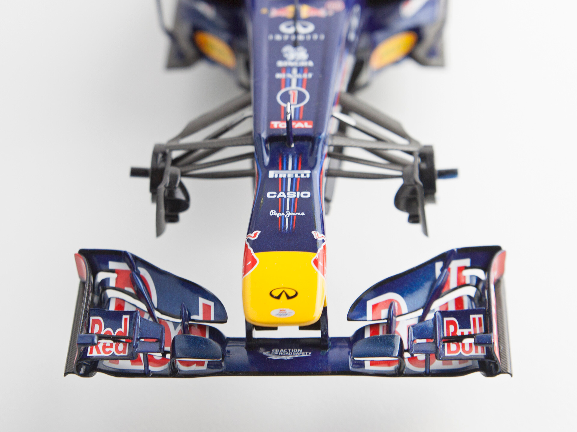 Red Bull Racing RB8 (Sebastian Vettel) | Revell 1:24