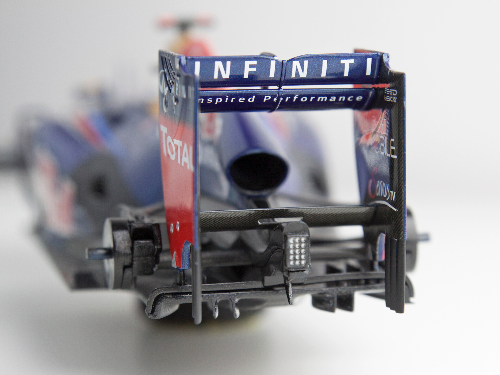 Red Bull Racing RB8 (Sebastian Vettel) | Revell 1:24