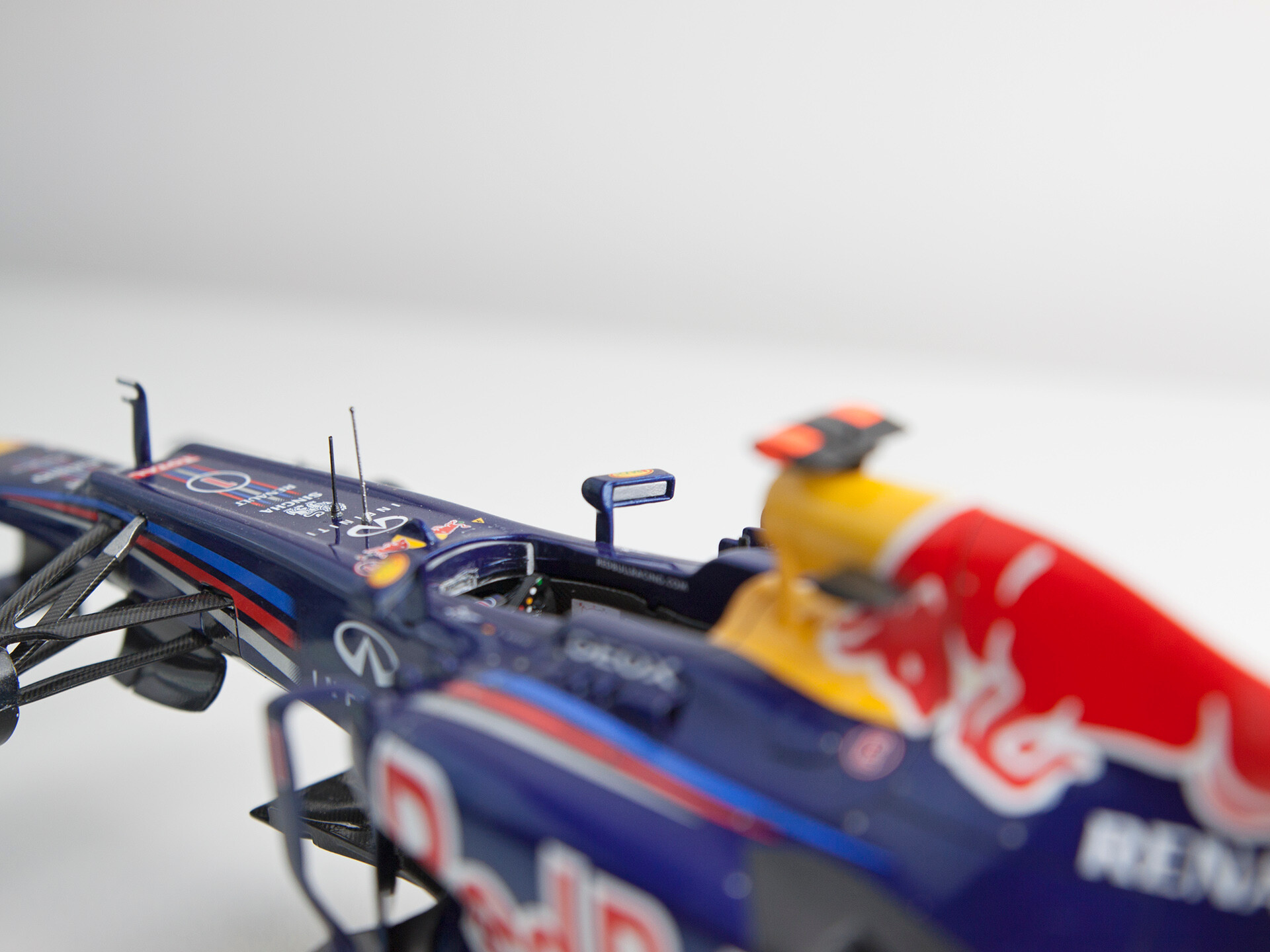 Red Bull Racing RB8 (Sebastian Vettel) | Revell 1:24