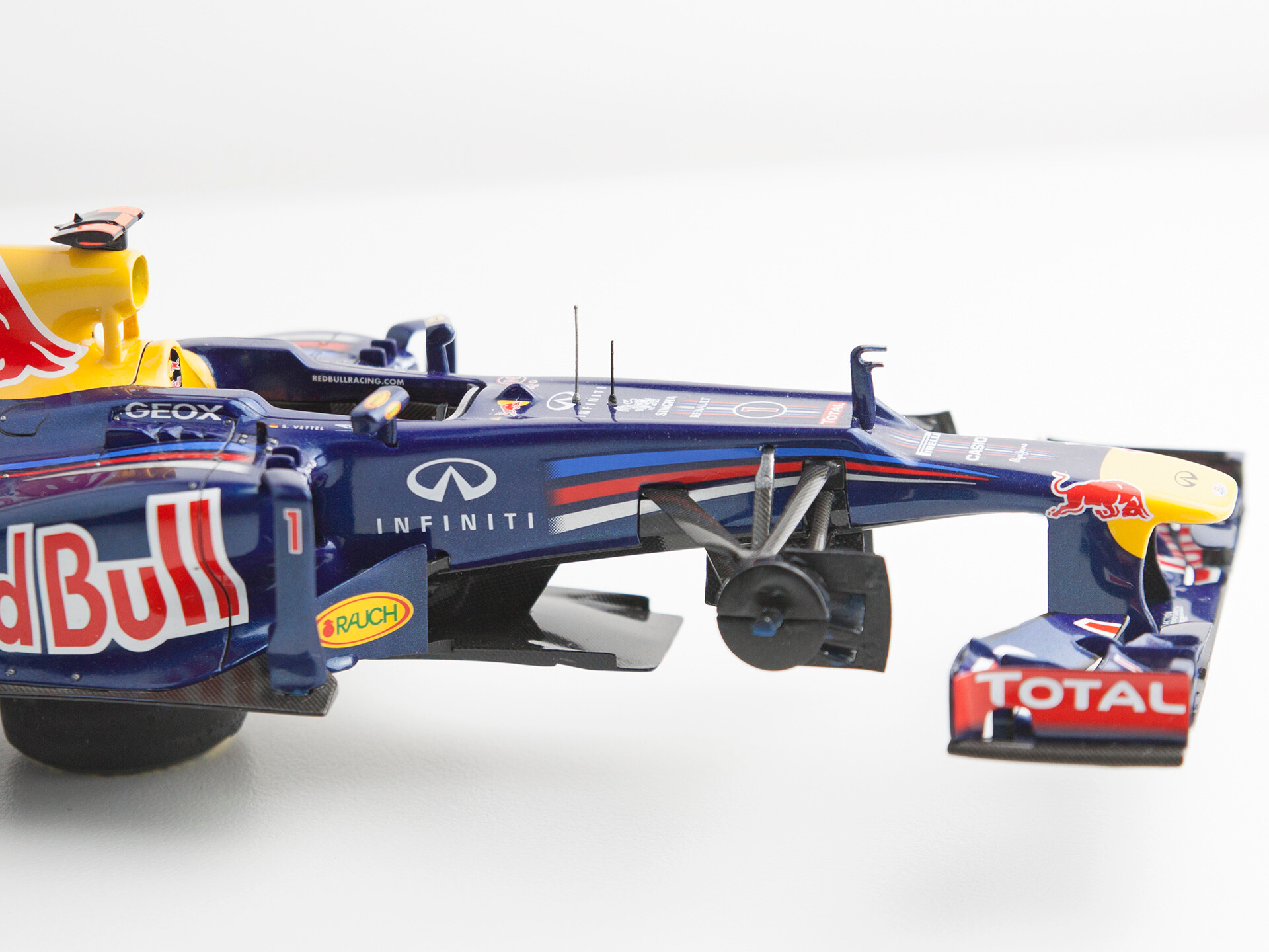 Red Bull Racing RB8 (Sebastian Vettel) | Revell 1:24
