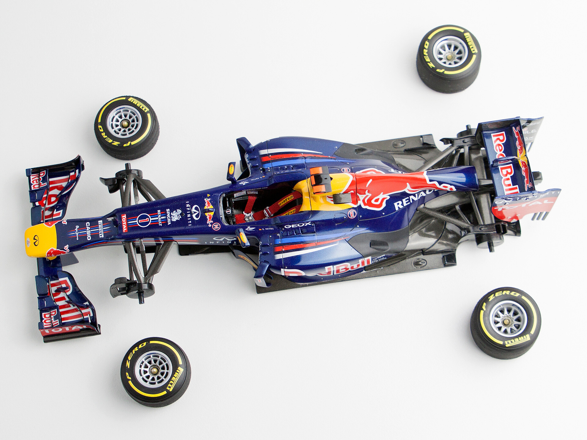 Red Bull Racing RB8 (Sebastian Vettel) | Revell 1:24