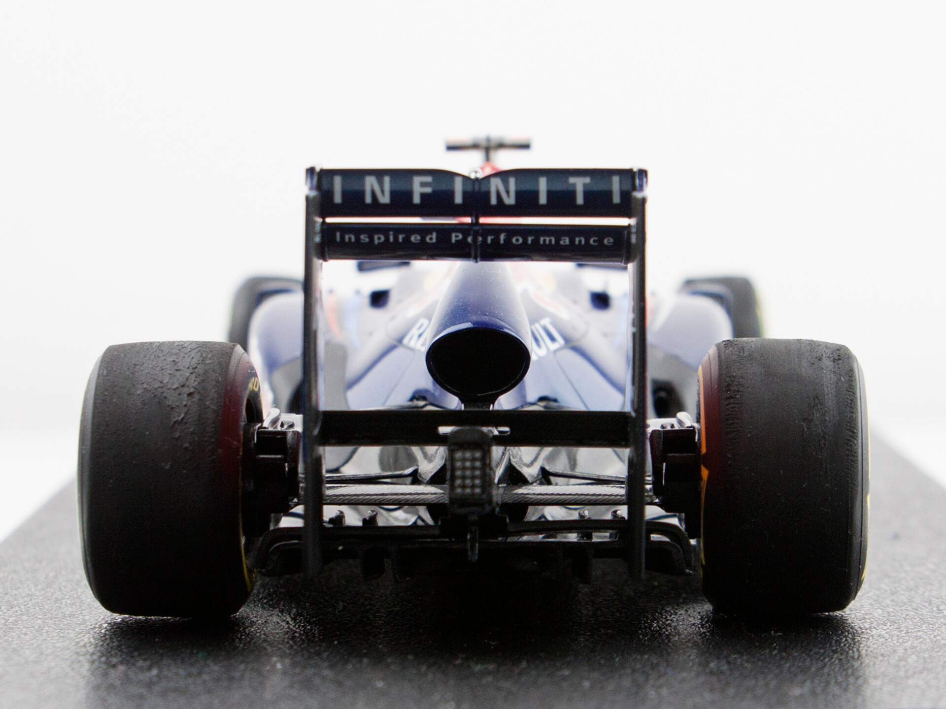 Red Bull Racing RB8 (Sebastian Vettel) | Revell 1:24