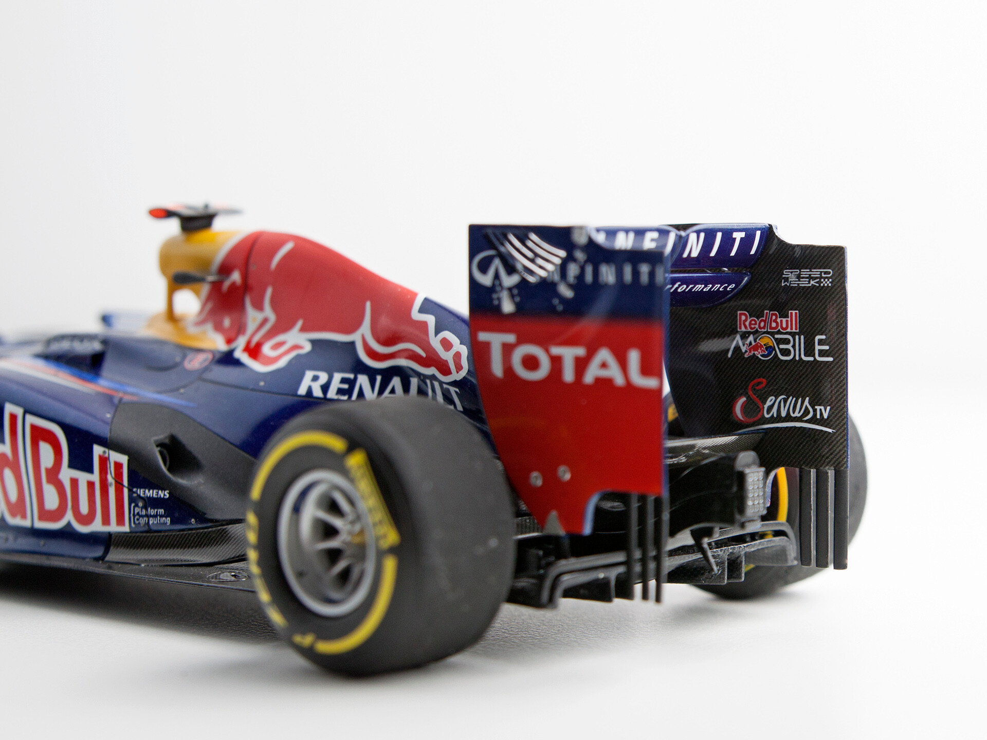 Red Bull Racing RB8 | Revell 1:24